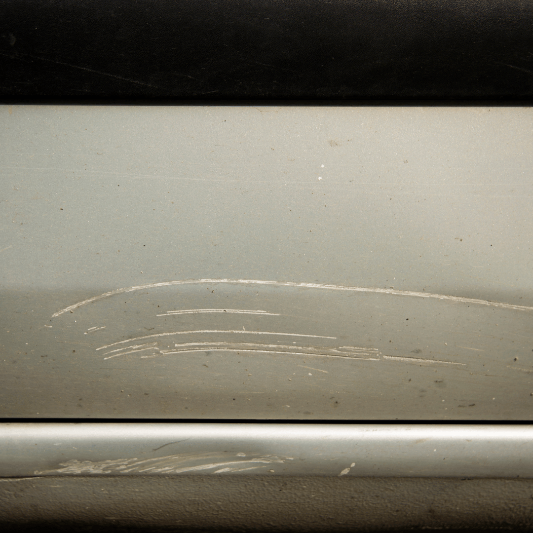 Krassen verwijderen auto: zelf of laten doen? | Autolakherstel.nl